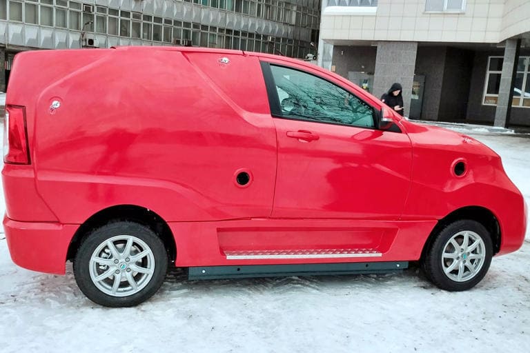 "디자인에 칭찬이 없는 자동차.." 러시아서 현대차 철수 후 러시아가 직접 자체 생산하는 전기자동차 디자인